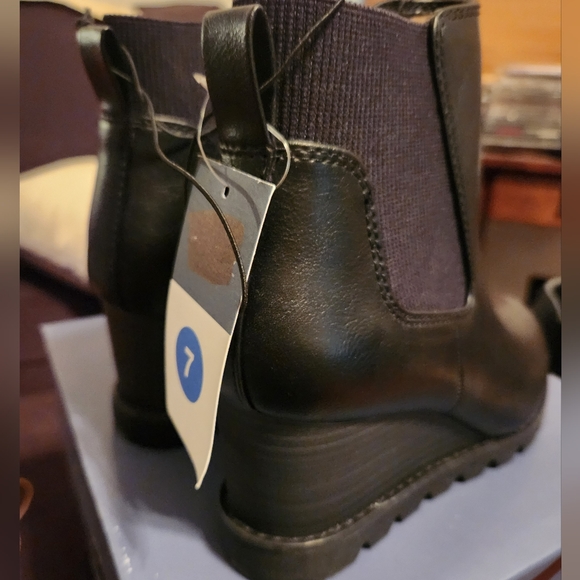 Universal Thread | Shoes | Nwt Universal Thread Linda Wedge Chelsea ...